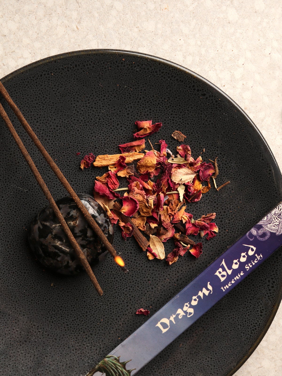 Kamini Dragons Blood 8g - Dragon's Blood 8 Stick Incense | Cosmic